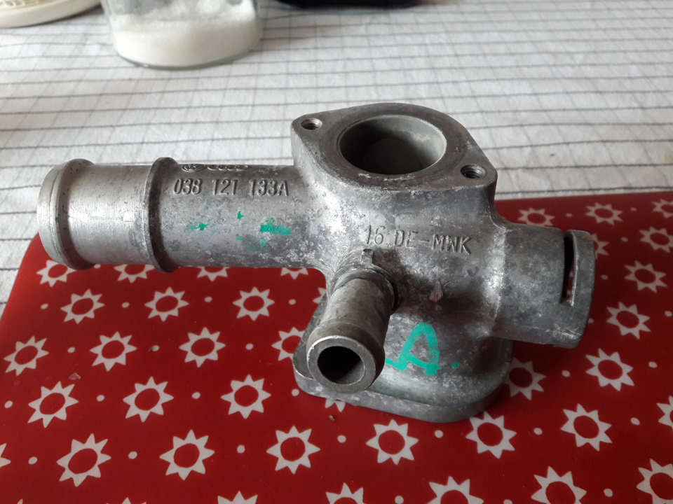 Замена фланца системы охлаждения. — Audi A4 Avant (B7), 2 л, 2007 года ...