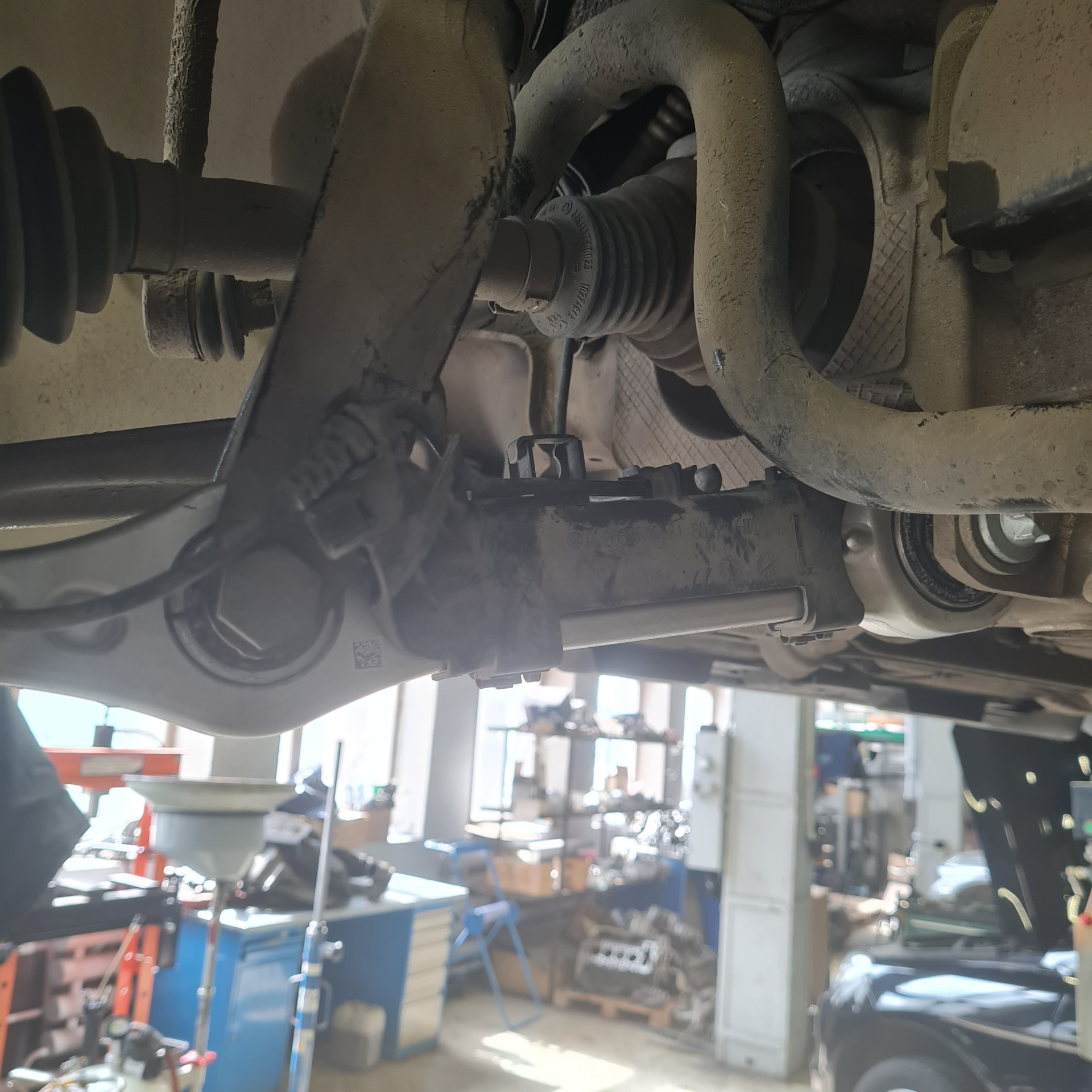 Замена поперечных рычагов. Замена передних тормозных колодок ...