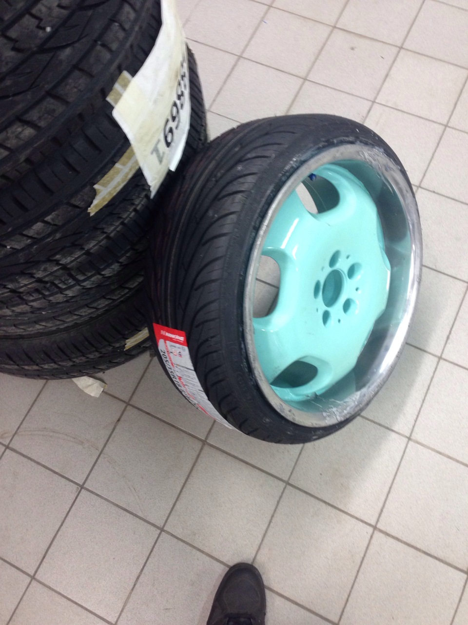 205/35 R18 — Volkswagen Golf Mk7, 1,4 л, 2013 года | тюнинг | DRIVE2