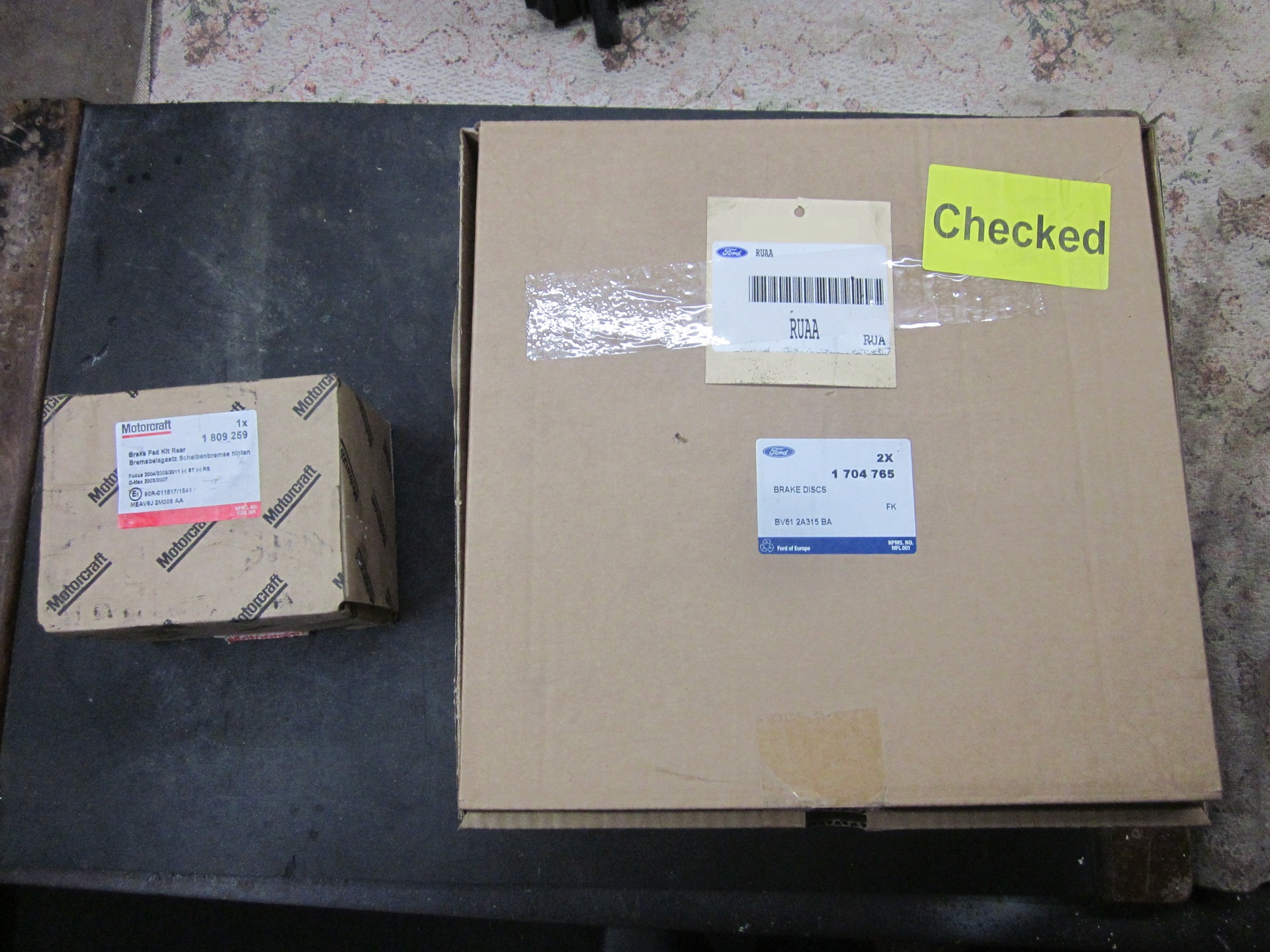 Brake discs & brake pad kit rear — Ford Focus Sedan III, 1,6 л, 2012 ...