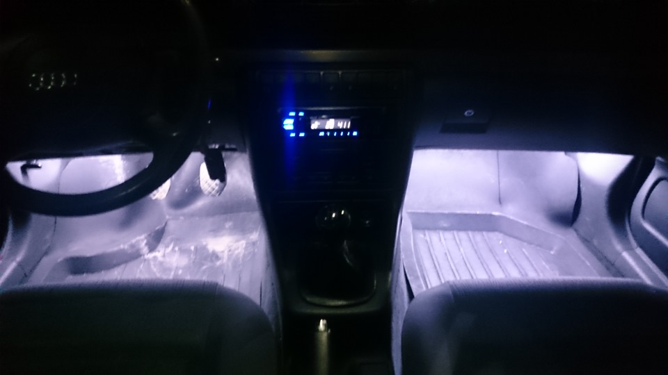 Подсветка ног для пассажиров — Audi A4 Avant (B5), 2,4 л, 1998 года ...