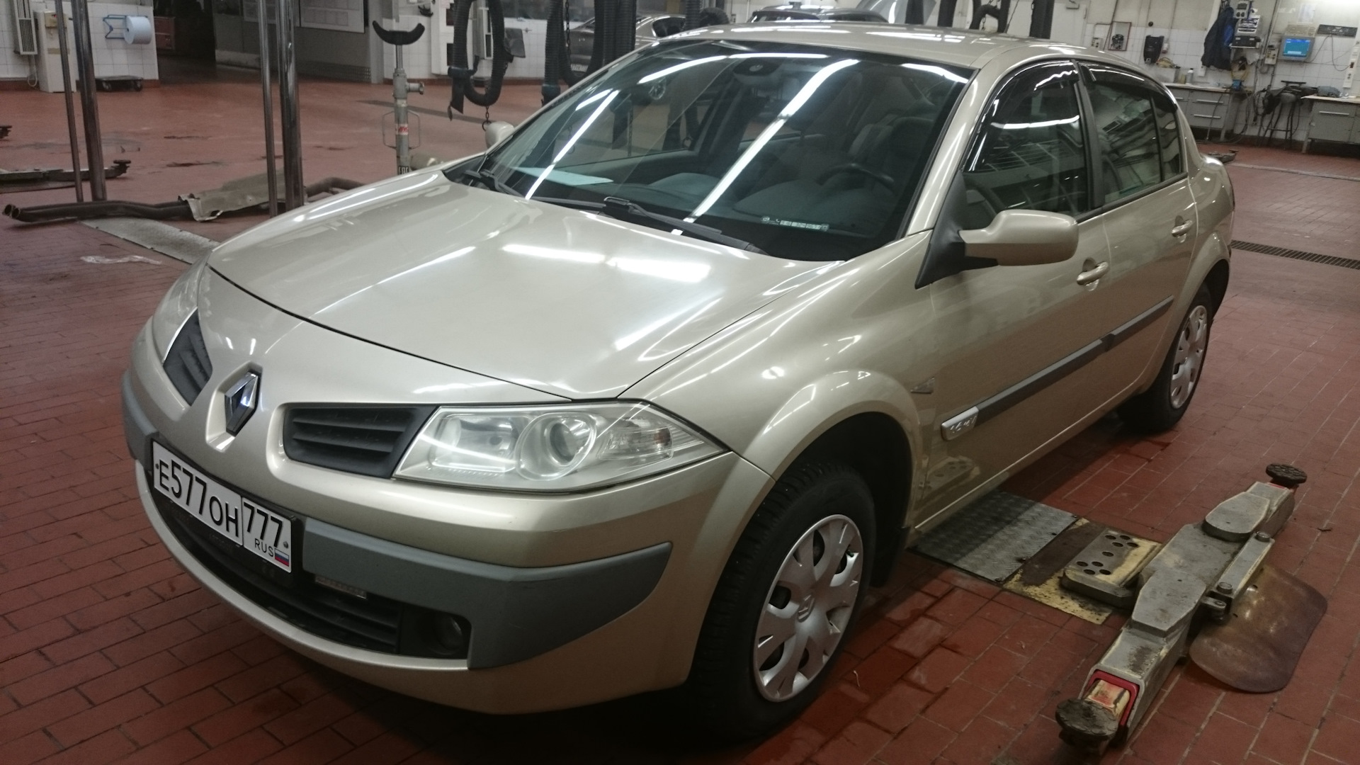 Плановое ТО и колпачки на колесные вентили — Renault Megane II, 1,6 л ...