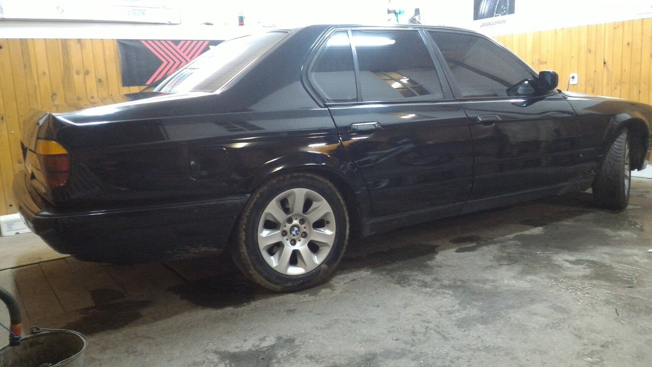 Тонировали сами получилось пузырями — BMW 7 series (E32), 3,5 л, 1991 года | стайлинг | DRIVE2