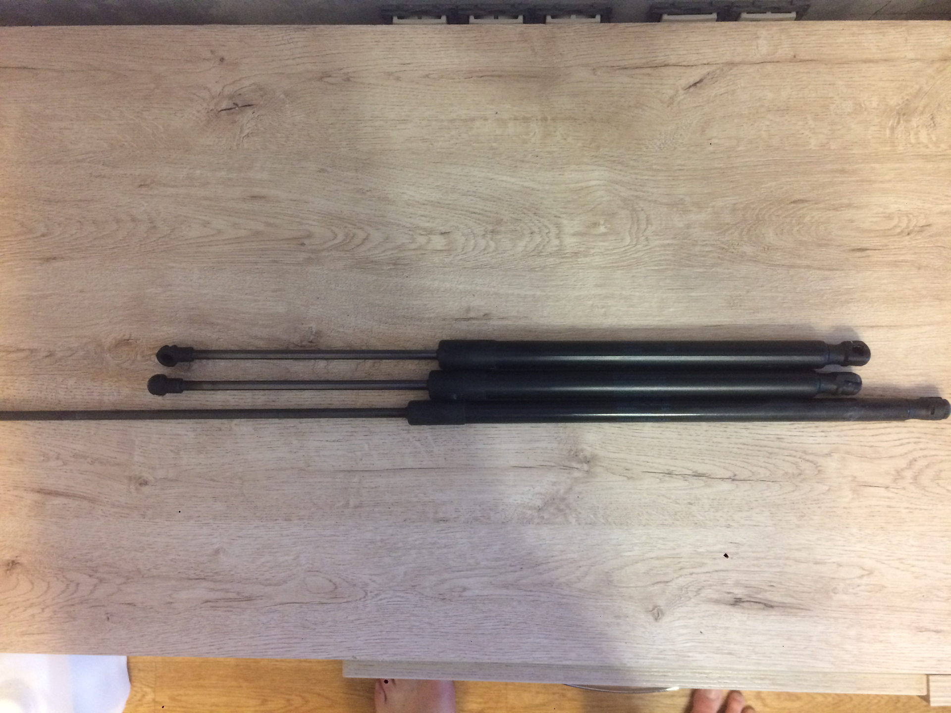 АМОРТИЗАТОР БАГАЖНИКА VW GOLF VII 5G6827550C и АМОРТИЗАТОР КАПОТА ...