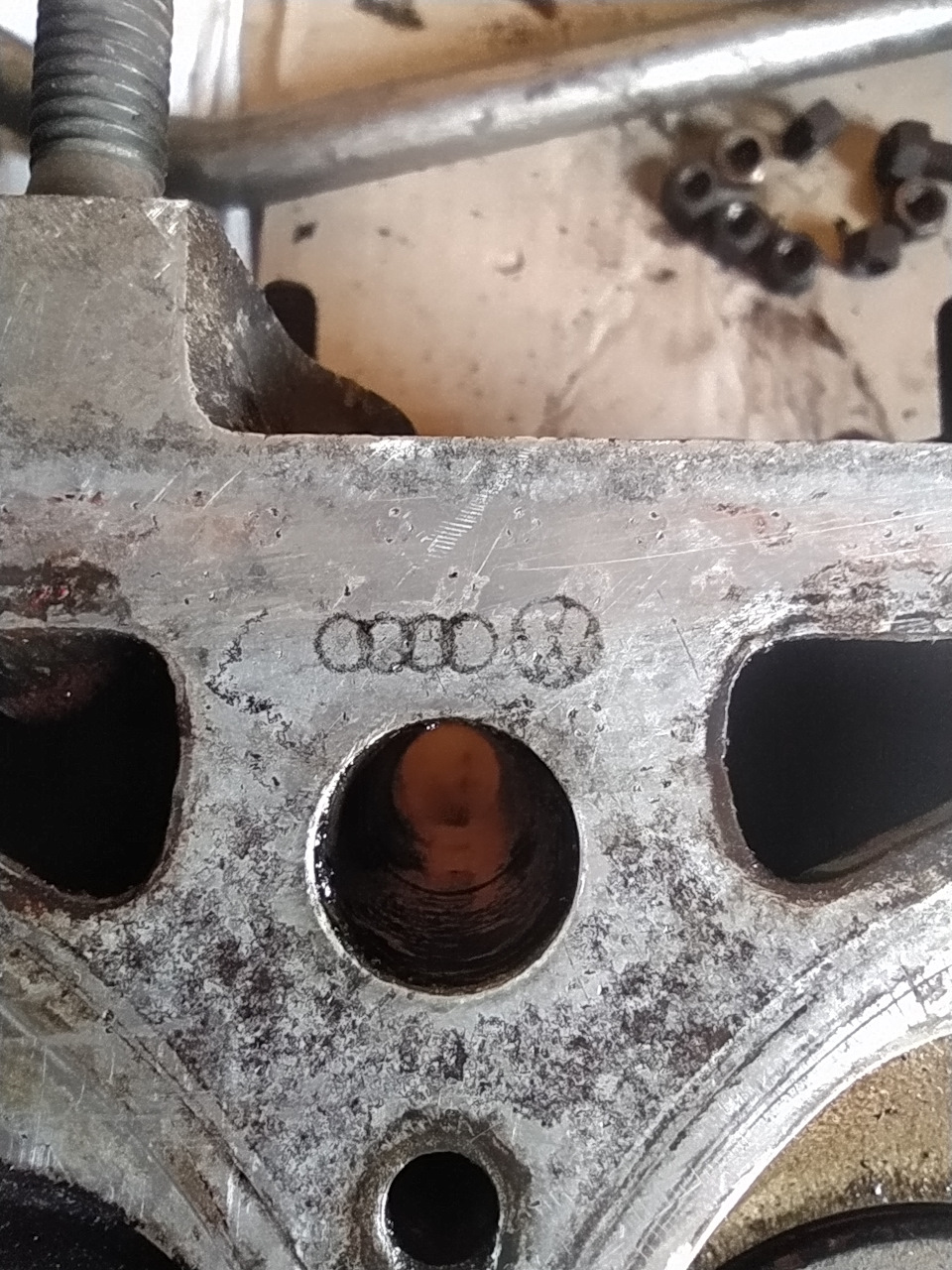 Охлаждающая жидкость в первом цилиндре — Audi 80 (B4), 2 л, 1994 года ...