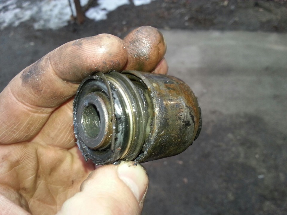 Плавающий сайлентблок — Toyota Mark II (90), 2,5 л, 1996 года | своими ...