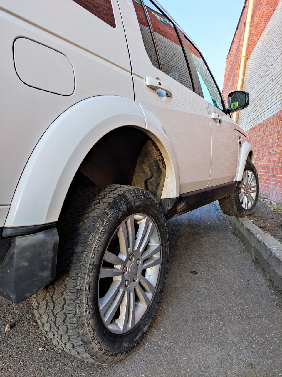 Задние брызговики — Land Rover Discovery IV, 3 л, 2014 года ...