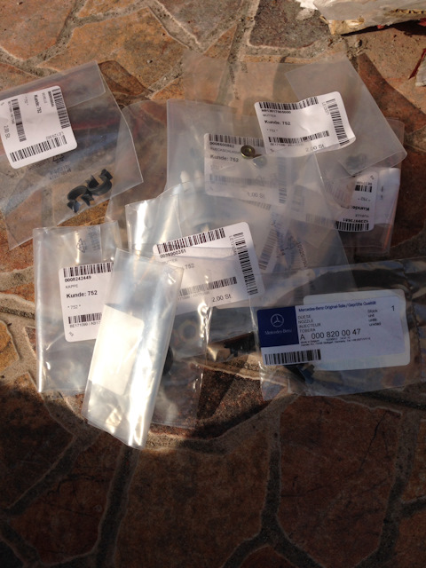 A0008200047 Форсунка омывателя фары Mercedes | Запчасти на DRIVE2