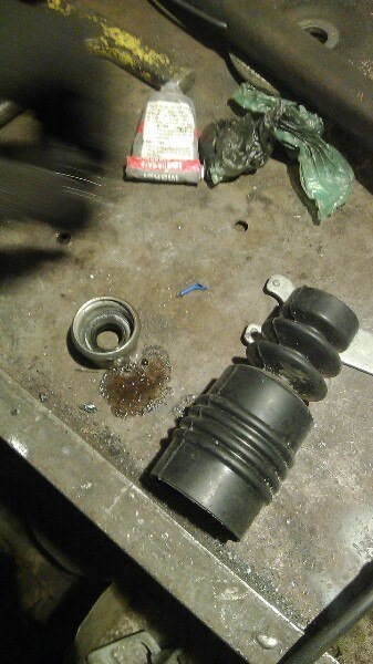 Замена пыльника и сальника выбора штока передач) — Lada 21124, 1,6 л ...