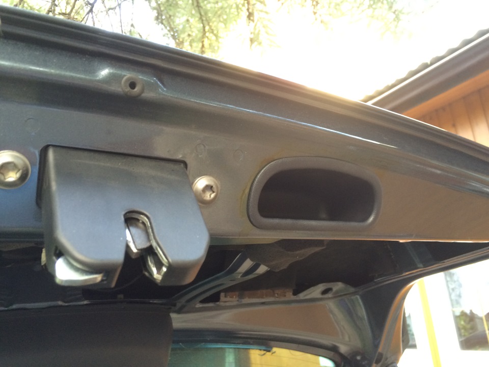 рукоятка открывания двери багажника на Фабии — DRIVE2