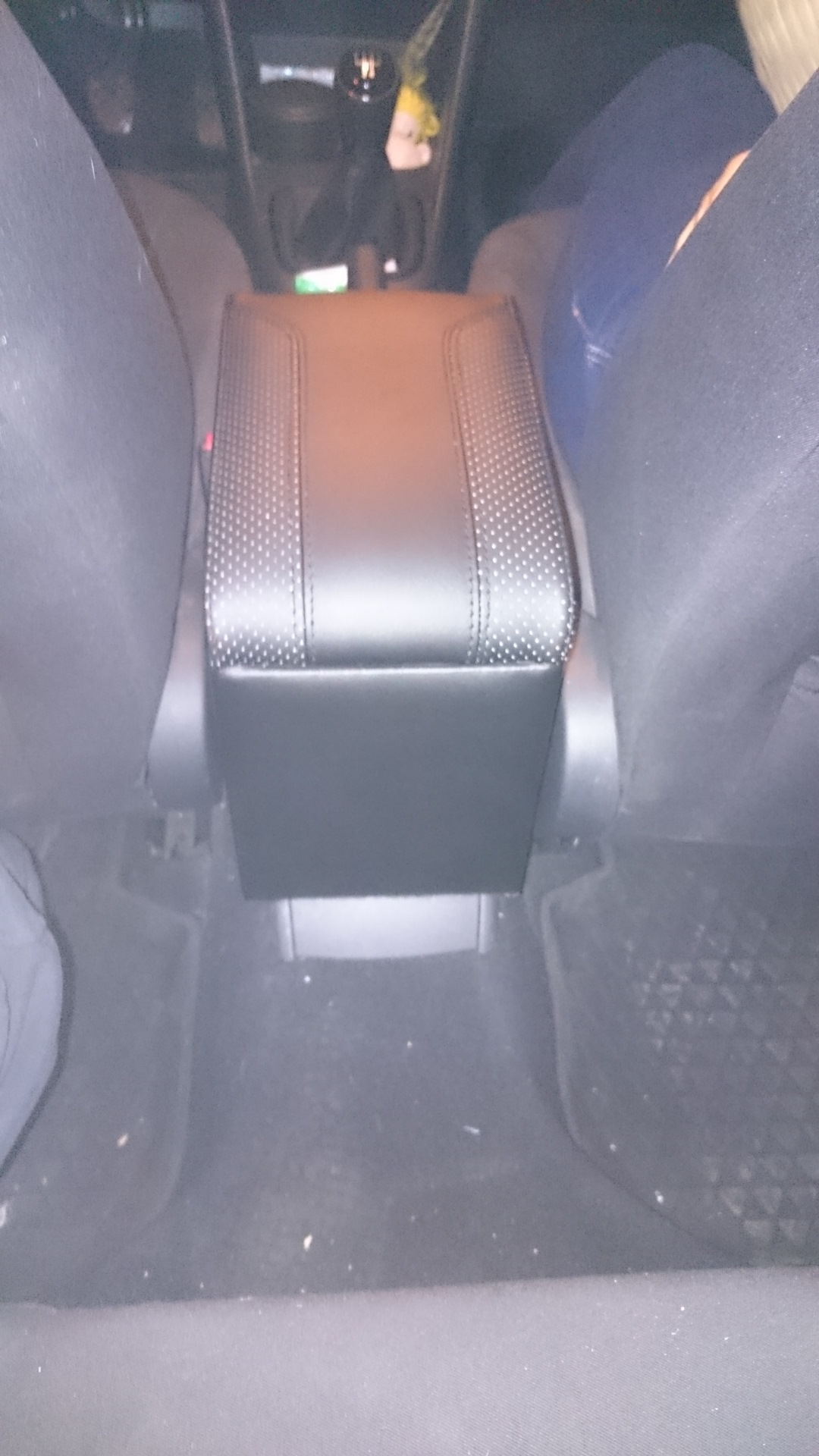 Подлокотник в поло седан. — Volkswagen Polo Sedan, 1,6 л., 2013 года ...