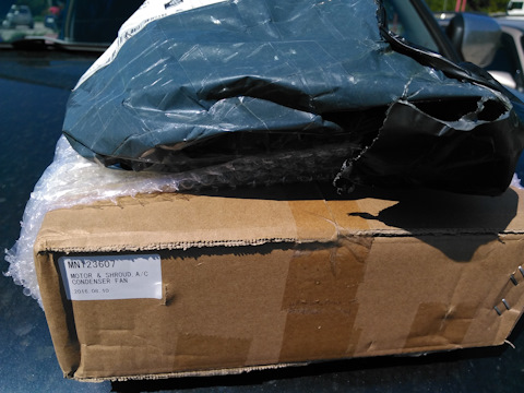 MN123607 Моторчик и кожух вентилятора кондиционера Mitsubishi ...