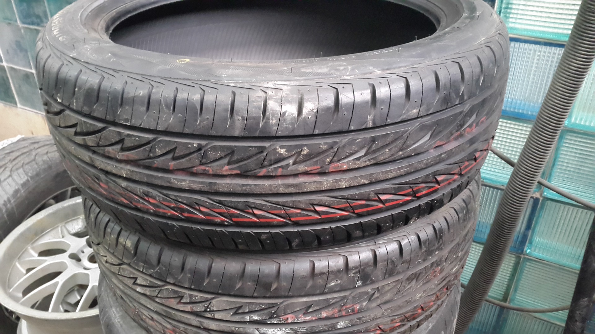 Летние шины Bridgestone MY02 Sporty Style 205/45 R17 84V — Volkswagen ...
