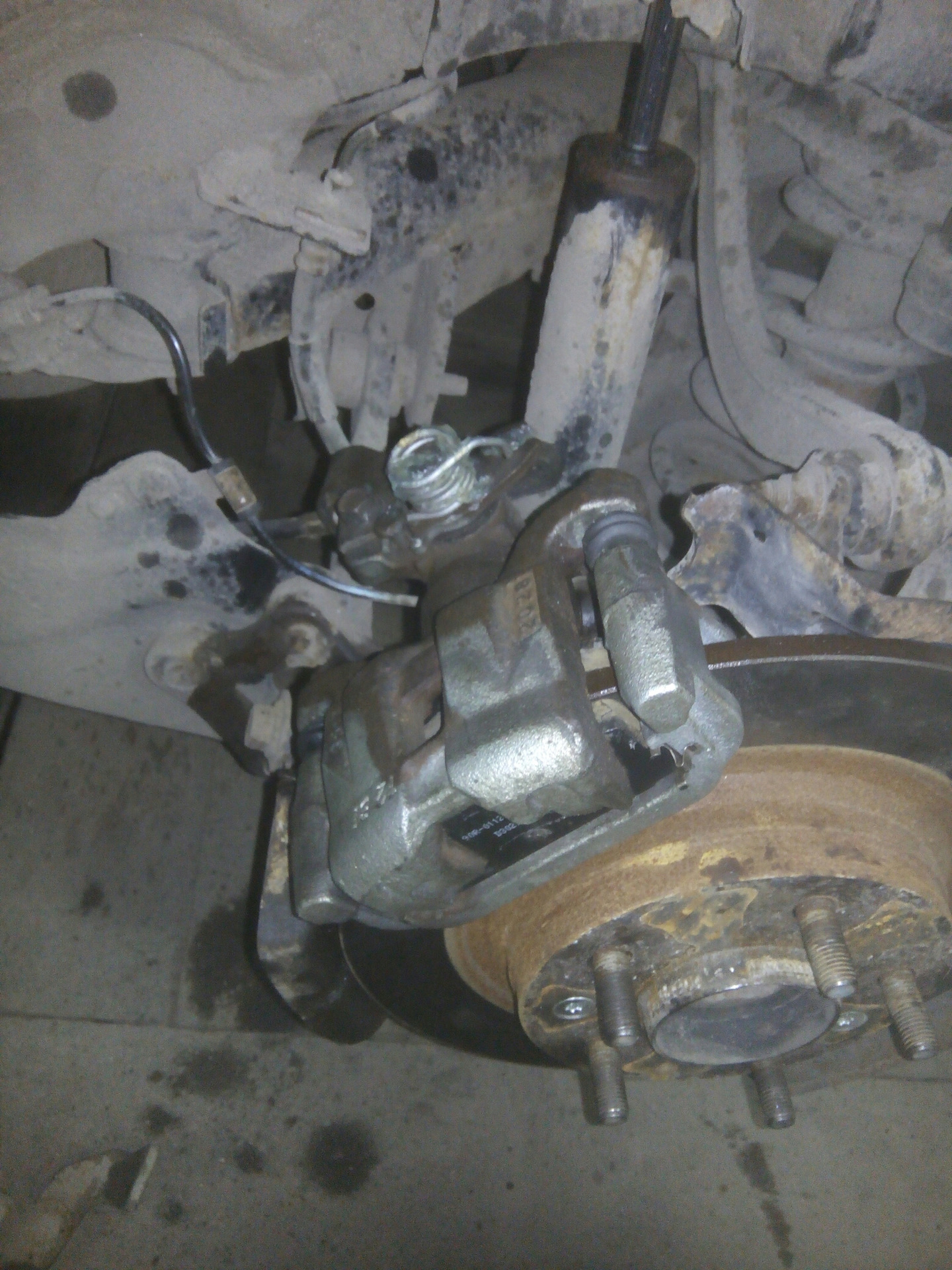 Замена заднего левого суппорта — Mazda 6 (2G) GH, 2,5 л, 2008 года ...