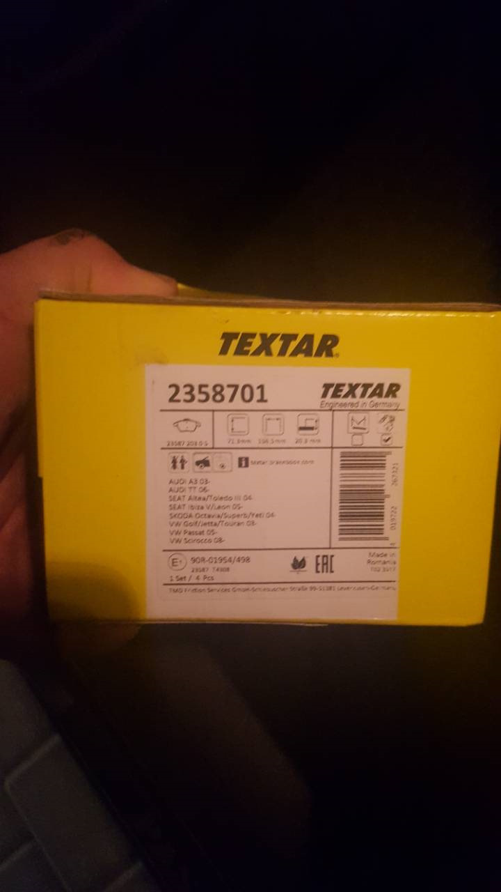 Замена передних тормозных колодок — Volkswagen Passat Variant (B7), 1,6 ...