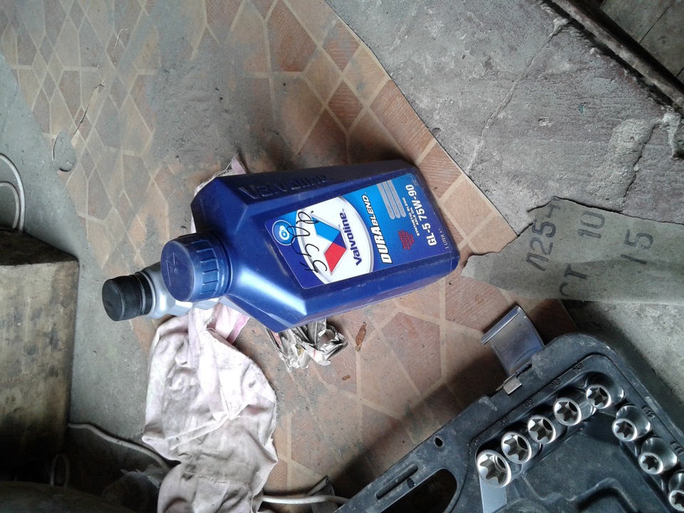 Замена масла в заднем редукторе — Toyota RAV4 (I), 2 л, 1996 года ...