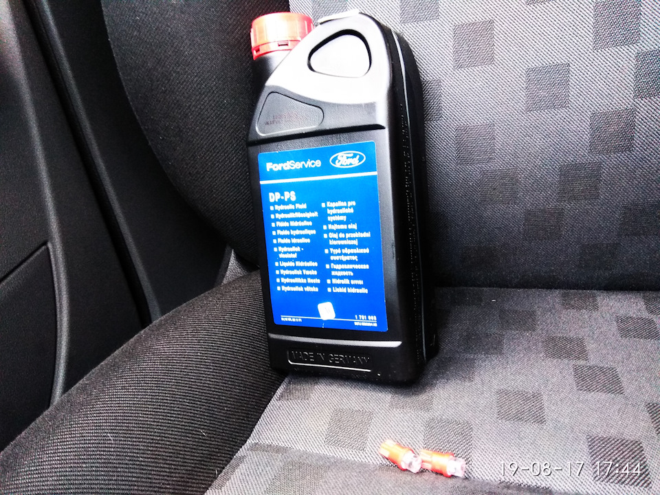 Замена жидкости в ГУР, новые лампочки габаритов и подсветки ног. — Ford ...