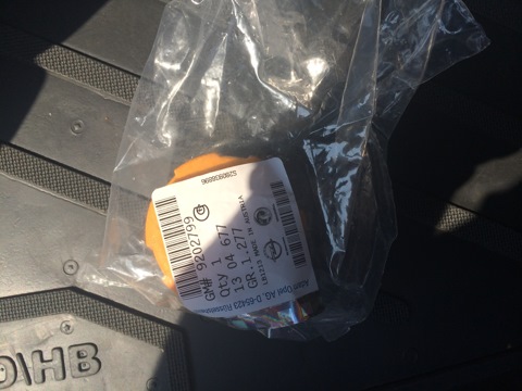 1304677 Крышка расширительного бачка / Astra-H, Corsa-D, Signum, Vectra ...