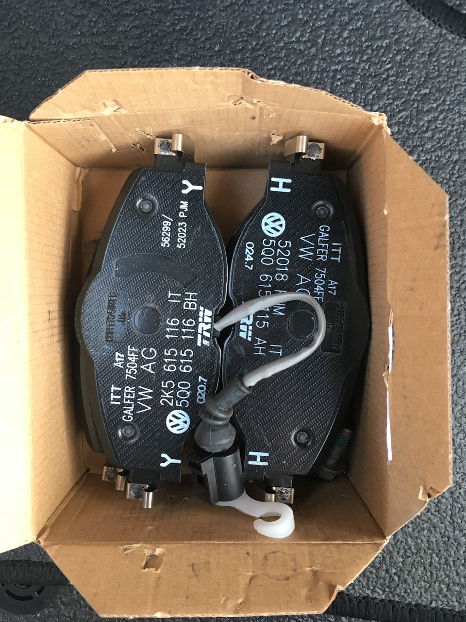 Замена передних колодок 8V0698151B — Skoda Octavia A7 Mk3, 1,8 л, 2015 ...