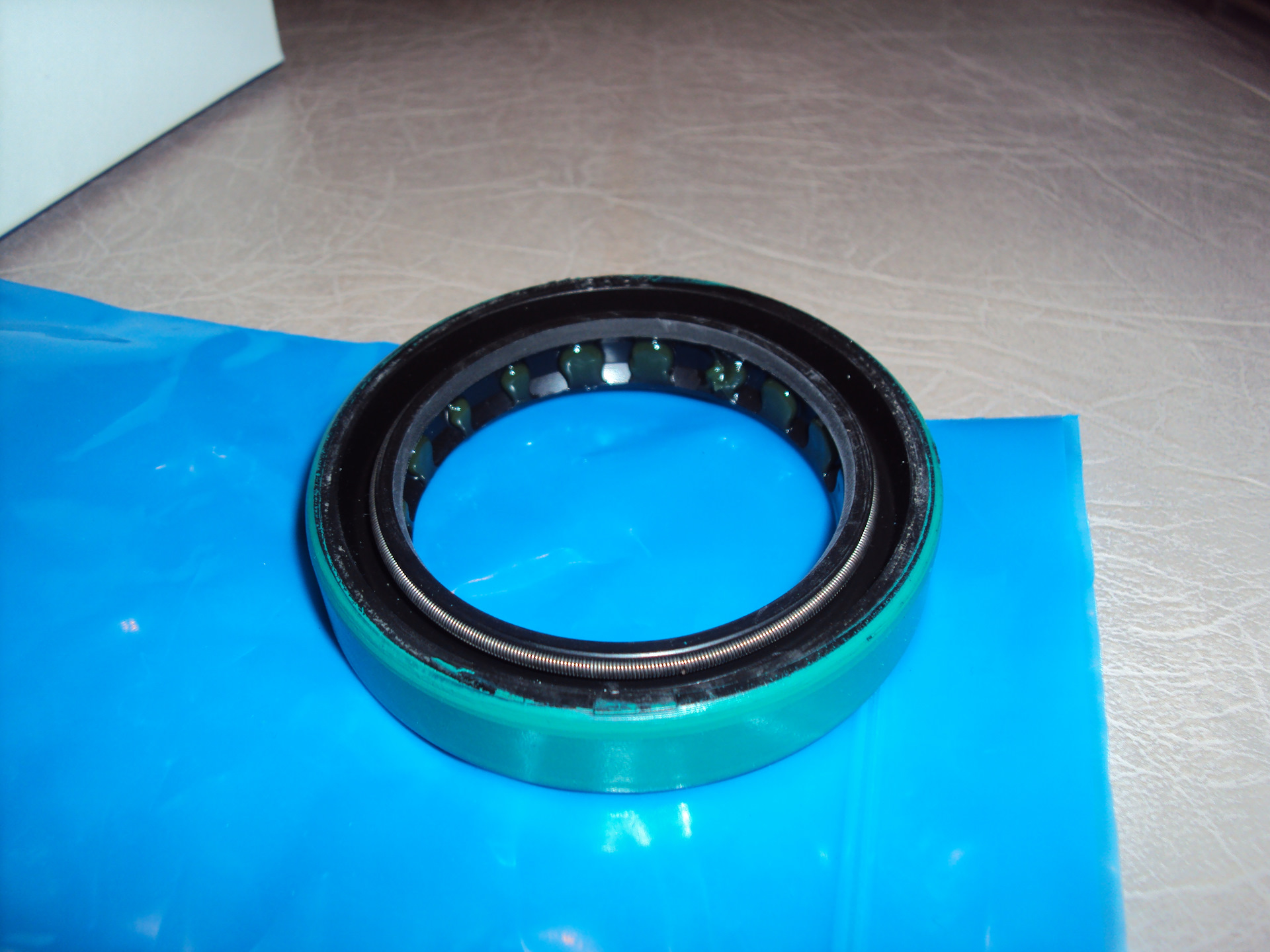 Сальник раздаточной коробки к Акпп. — Chevrolet Suburban (9G), 5,7 л ...