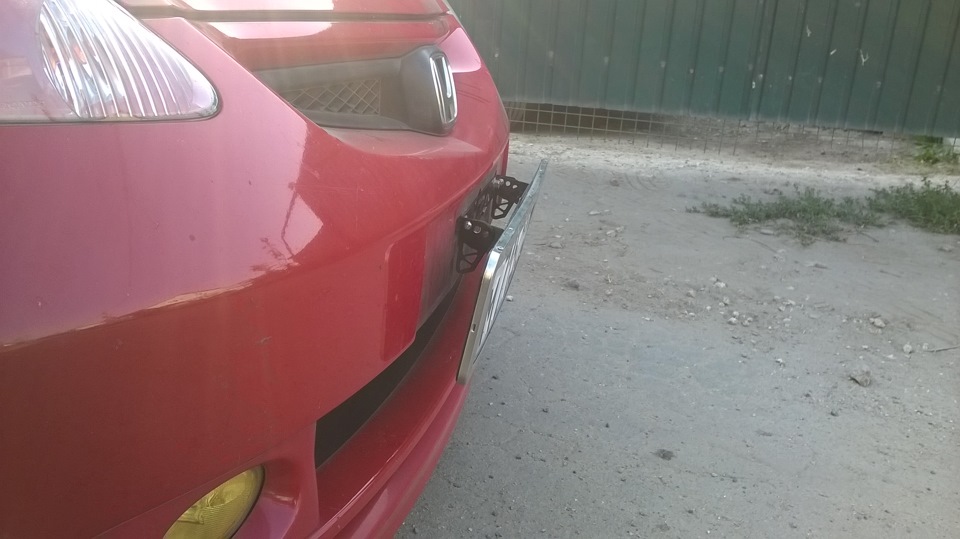 Крепление номерного знака — Honda Fit (1G), 1,3 л, 2001 года | стайлинг ...