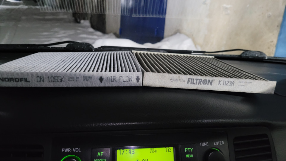 Заменил салонный фильтр — Toyota Corolla (120), 1,4 л, 2005 года ...