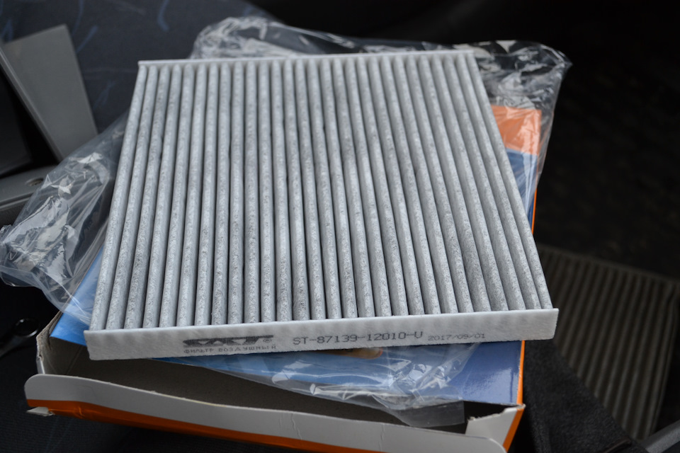 Замена салонного фильтра — Toyota Vitz (10), 1 л, 2001 года ...