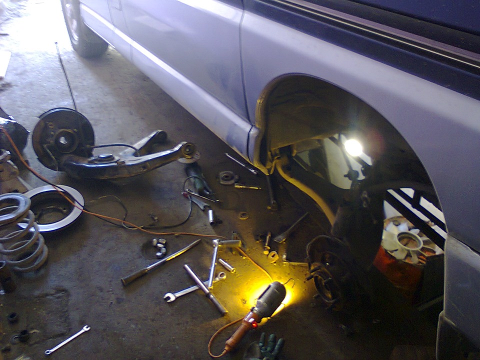 Поменял задний, левый рычаг. — Toyota Hiace Regius, 2,7 л, 1997 года ...