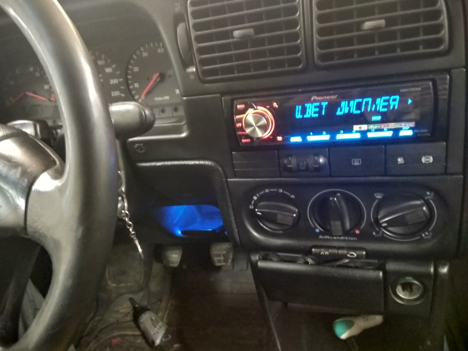 ПТФ С Автовключением — Volkswagen Passat Variant B4 2 л 1993 года