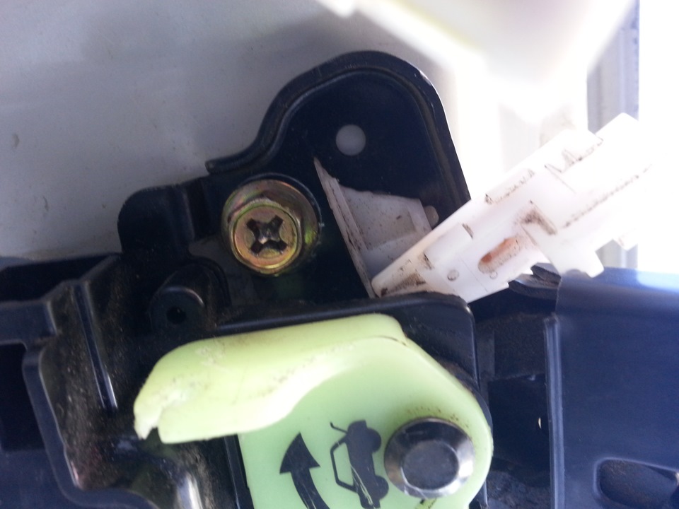 Замок багажника и свет в нем. Help ! — Nissan Almera Classic (B10), 1,6 ...