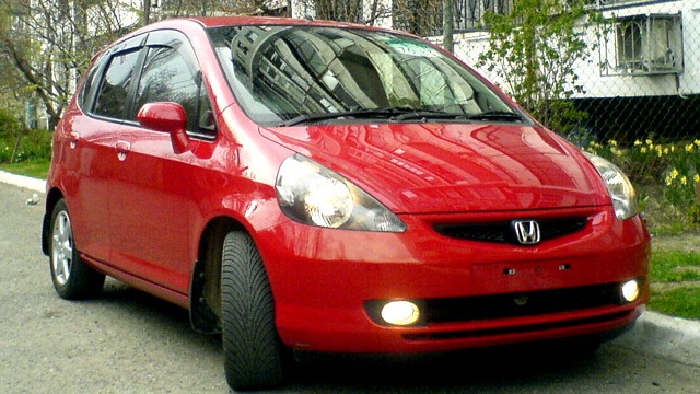 Honda Fit (1G) бензиновый 2002 | R15, Red на DRIVE2