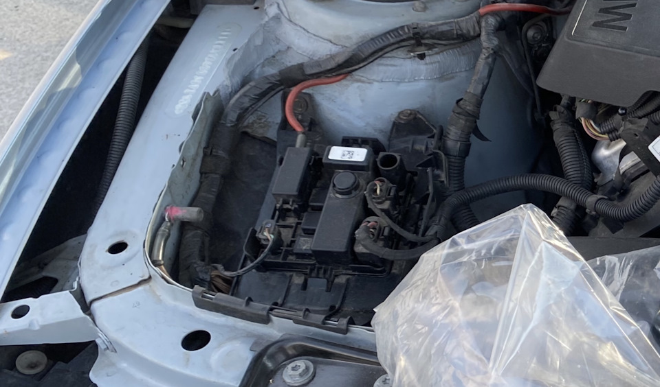 Прячем какой-то модуль питания (N13B16) — BMW 3 series (F30), 3 л, 2013 ...