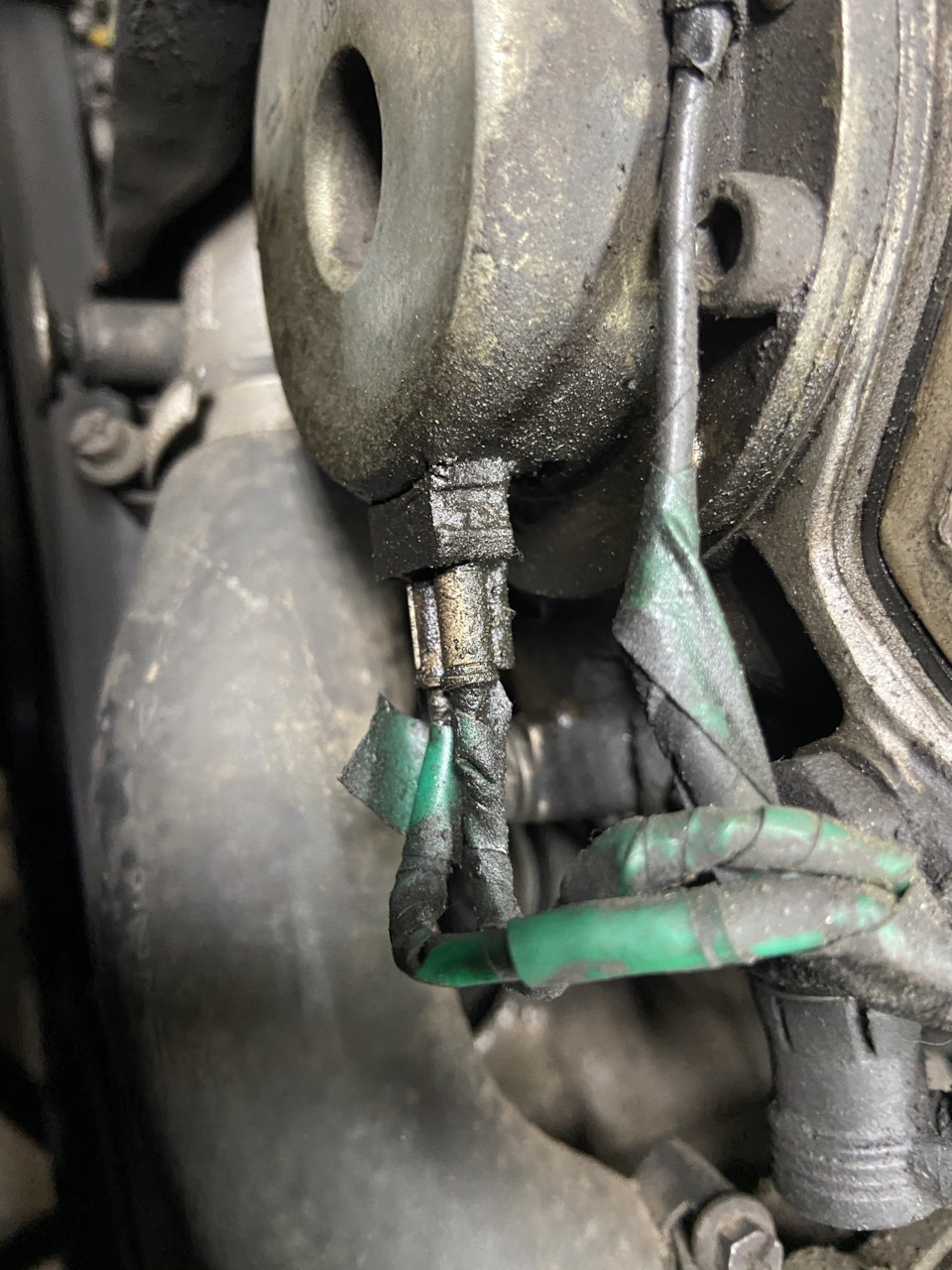Рассыпалась верхняя коса под капотом — Mercedes-Benz S-Class (W140), 2 ...
