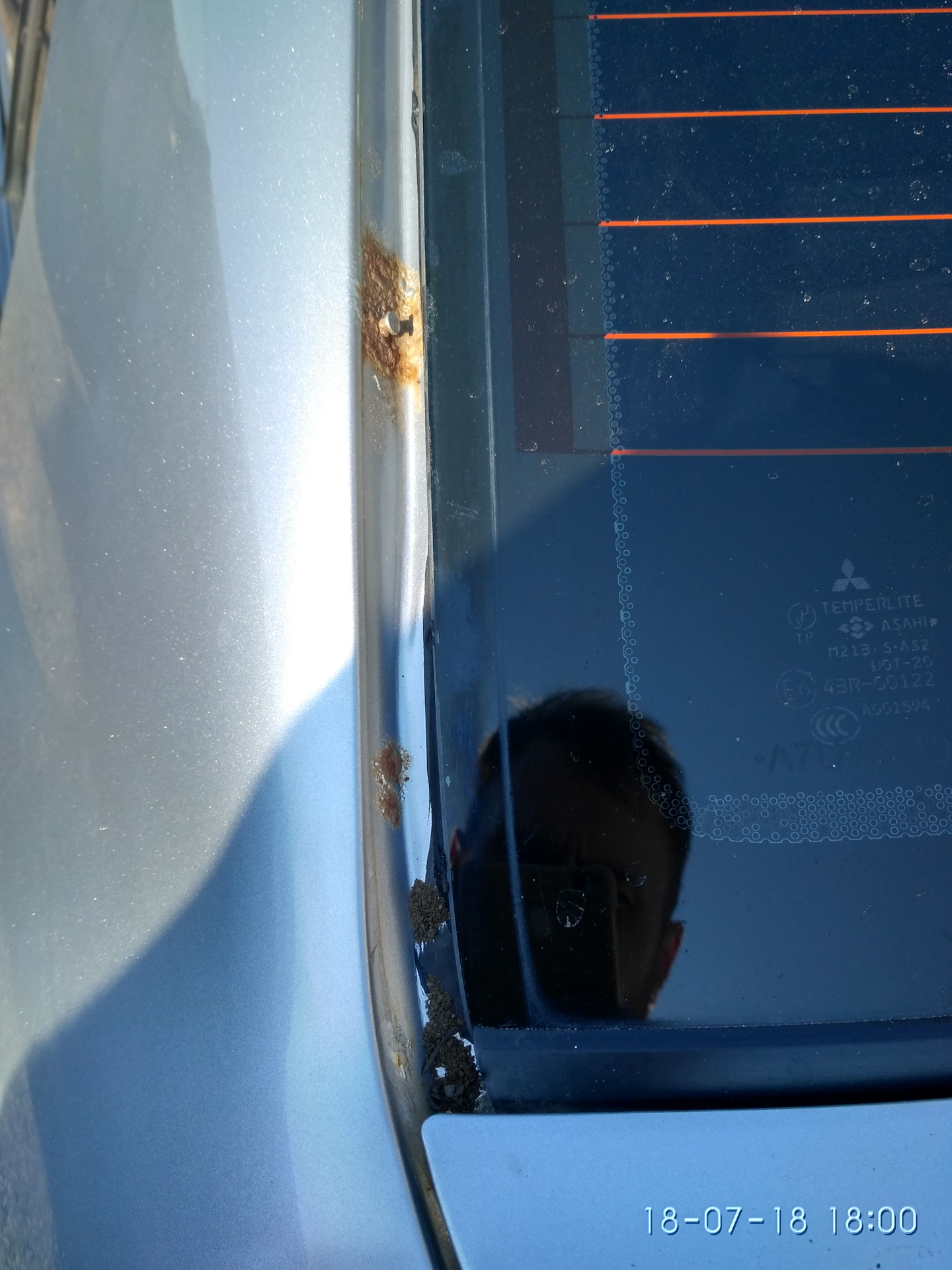 Ржавчина под молдингом у стекла — Mitsubishi Lancer IX, 1,6 л, 2006 ...