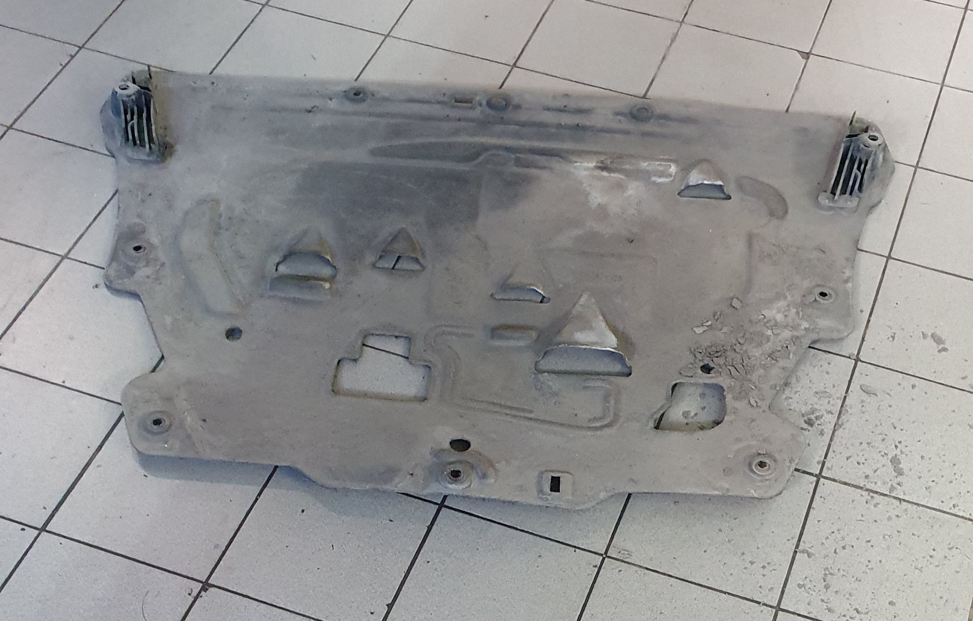 Поставил себе оригинальную защиту двигателя — Volvo XC60 (2G), 2 л ...