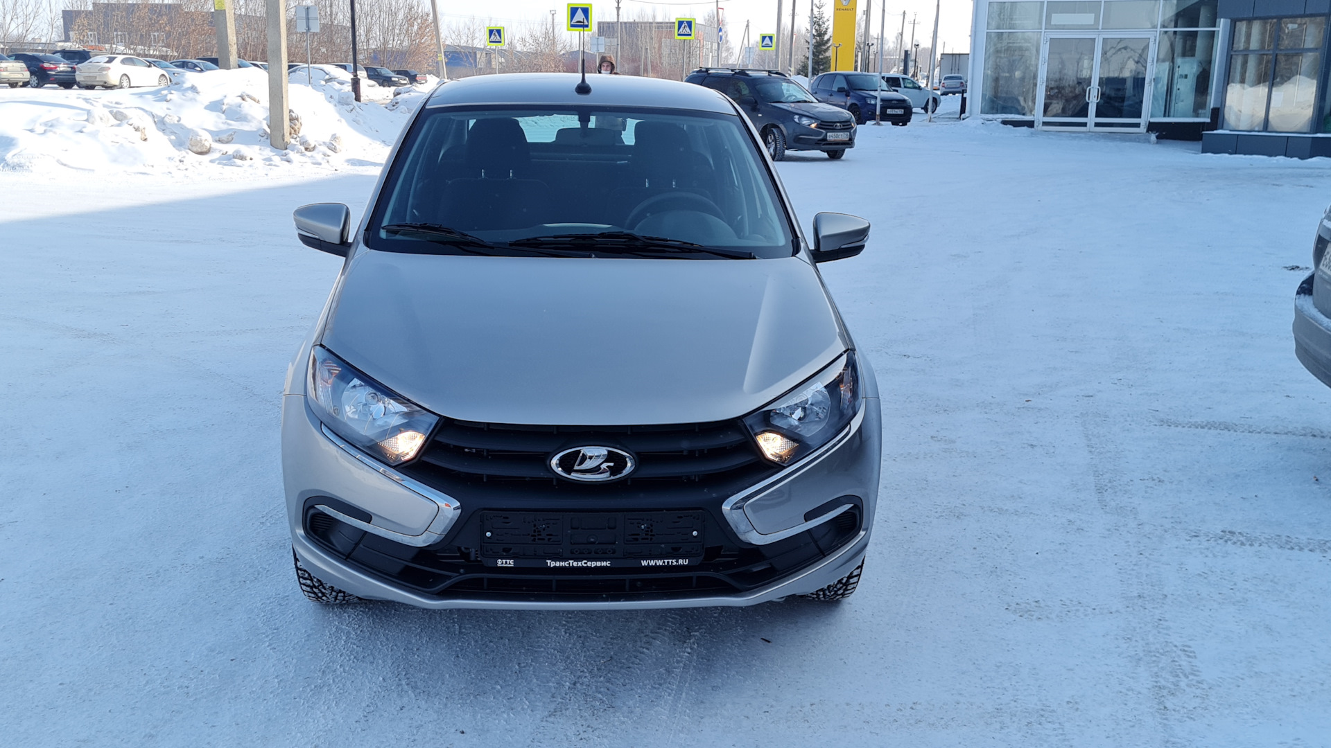 Lada Гранта (2G) FL 1.6 бензиновый 2020 | Цвет техно на DRIVE2