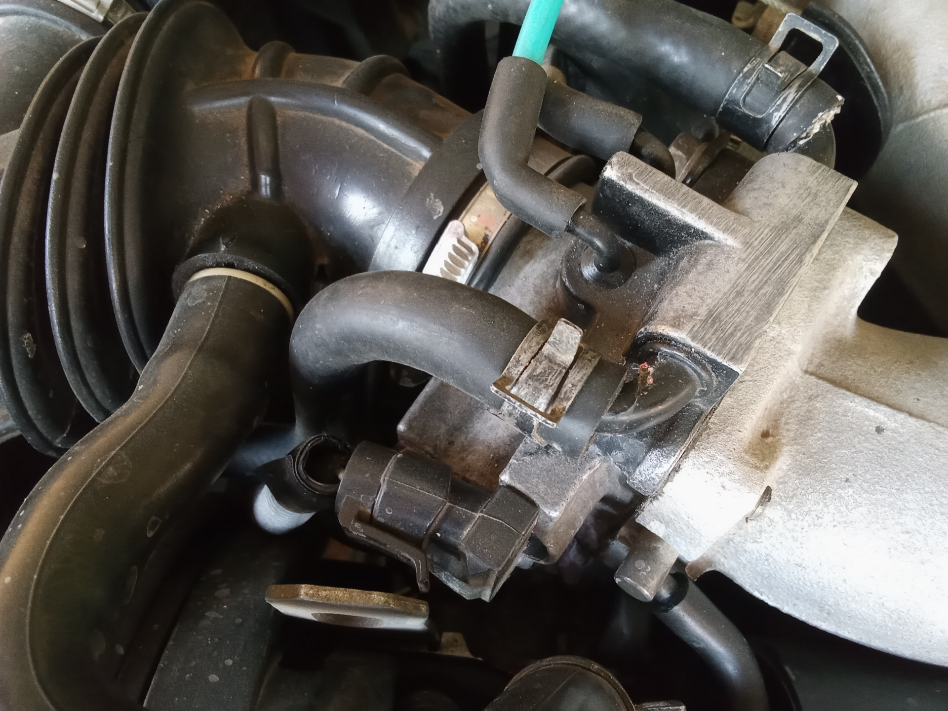 Замена патрубка к дроссельной заслонке — Daewoo Nexia (2G), 1,5 л, 2006 ...