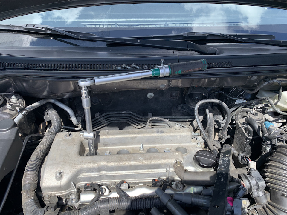 Замена свечей зажигания Denso K16RU11 made in Китай — Toyota Avensis II ...
