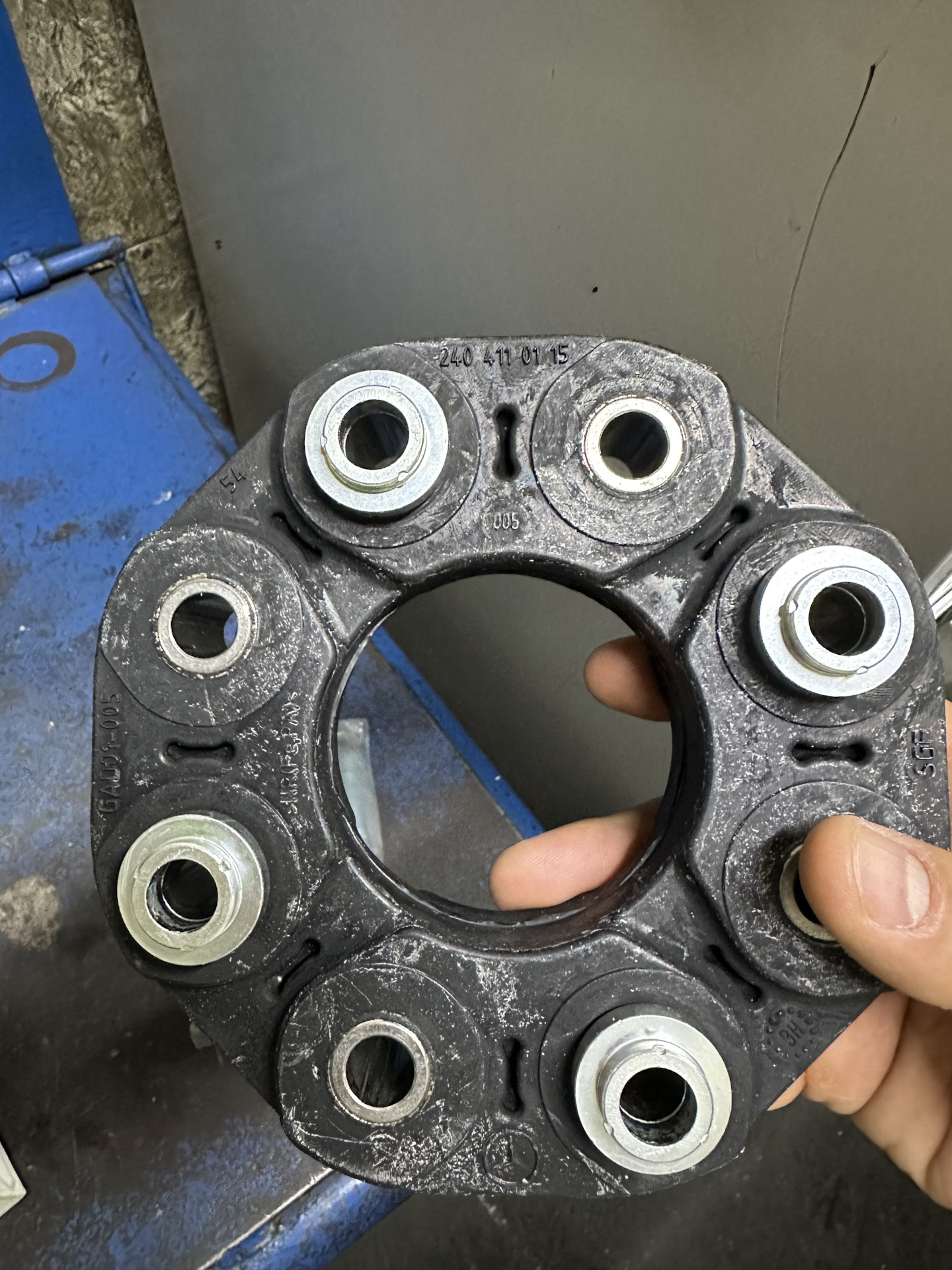 Замена задней эластичной муфты CLS 63 AMG — Mercedes-Benz CLS 63 AMG ...