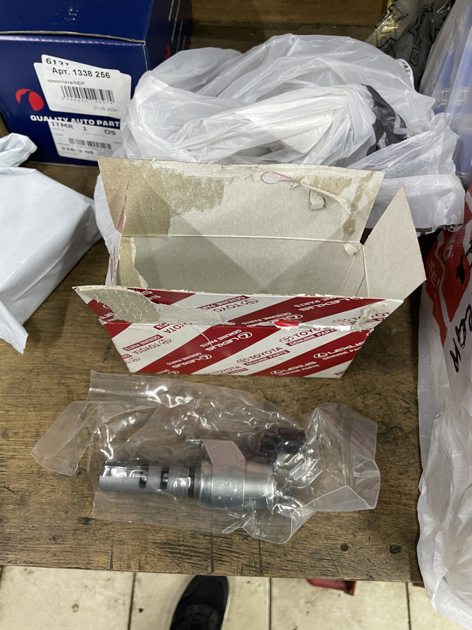 1338256 Термостатический регулируемый клапан системы охлаждения Opel ...