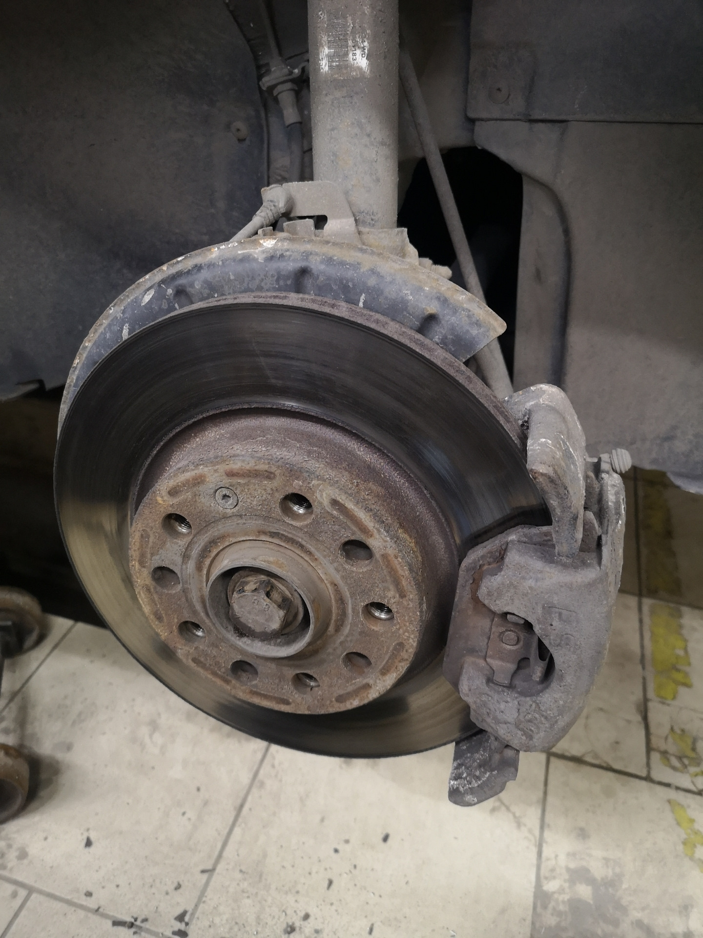 Подшипник, шаровая, стойка стабилизатора — Volkswagen Jetta V, 1,6 л ...