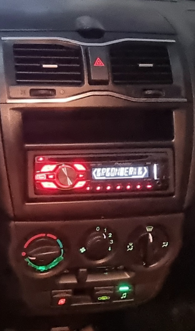 Штатная магнитола Гранта / Калина 2 — Lada Калина Универсал (1G), 1,6 л ...
