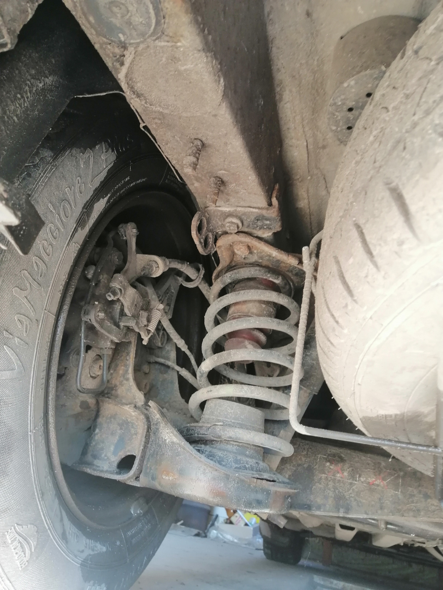 Замена задних пружин и амортизаторов — Citroen Berlingo (2G), 1,6 л ...