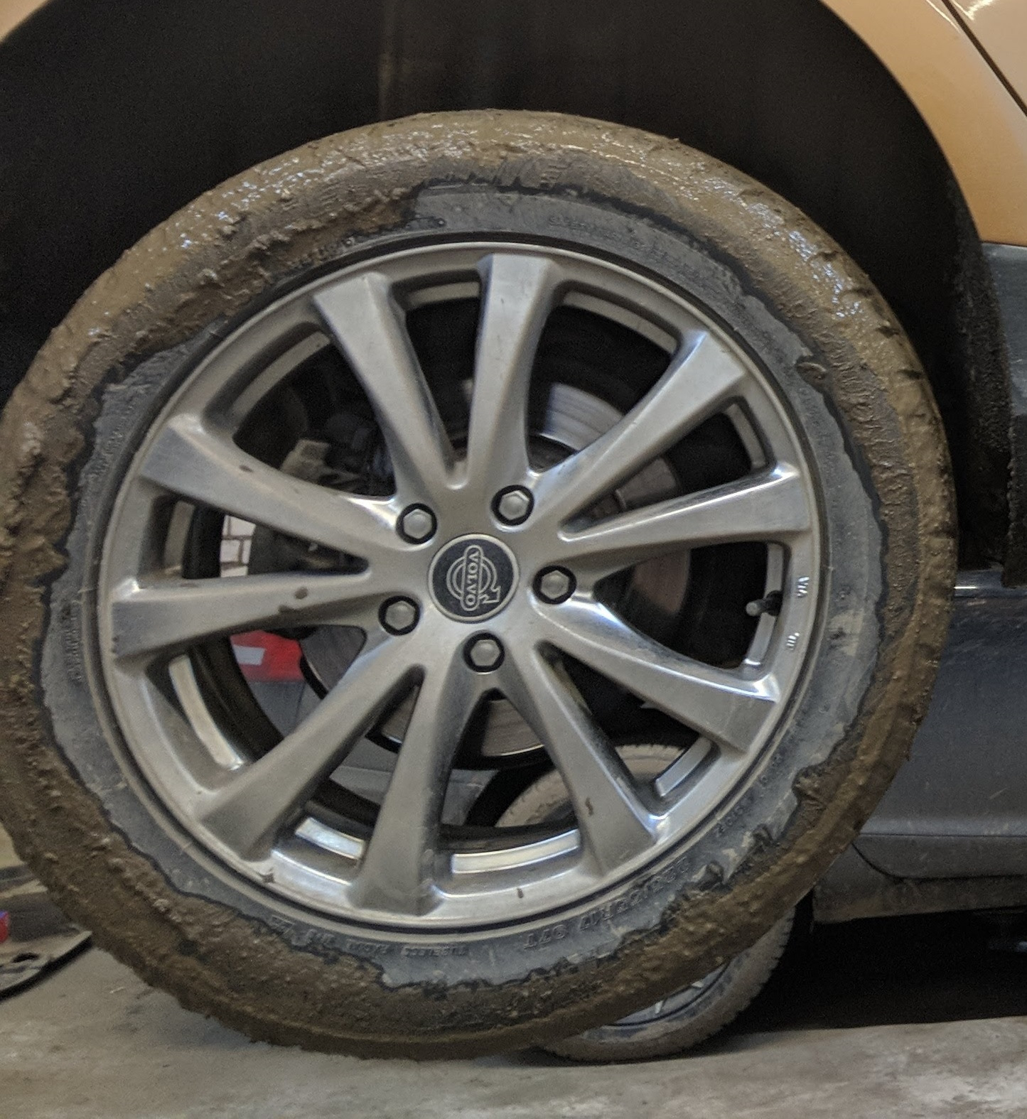 Mefitis 18 в радикально черном цвете — Volvo V40 Cross Country, 2 л ...