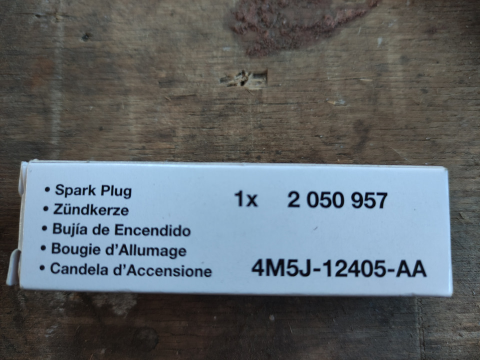 Замена свечей. — Ford Fiesta (Mk VI), 1,6 л, 2015 года | плановое ТО ...