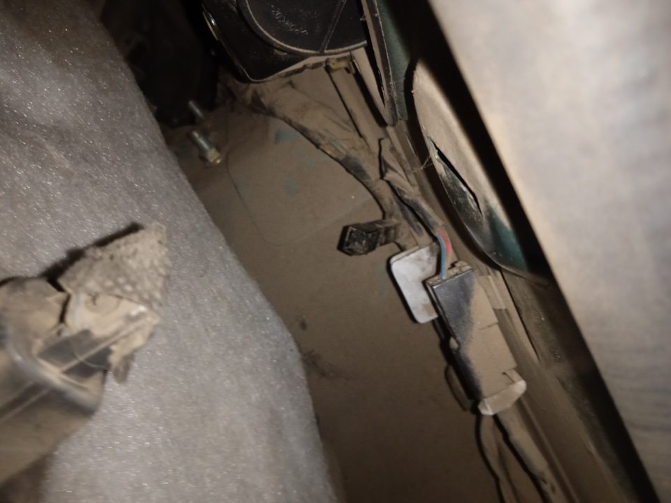 Свет в багажнике — Hyundai Tucson (JM), 2 л, 2007 года | своими руками ...