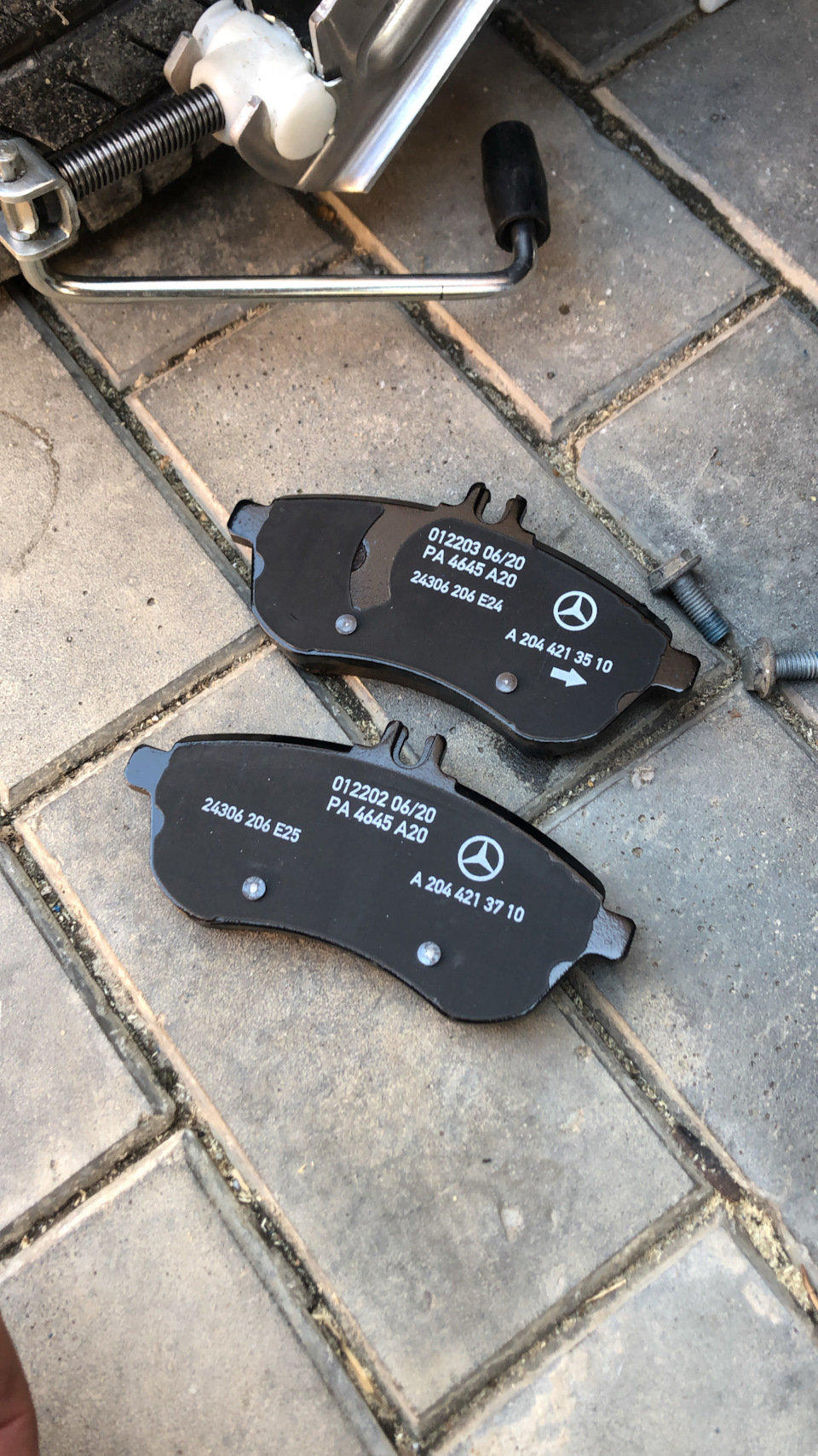 A2115401717 Датчик износа колодок тормозных. Mercedes | Запчасти на DRIVE2