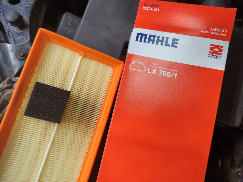 1072246 ФИЛЬТР ВОЗДУШНЫЙ / FOCUS 1.4-2.0 08/98~, TRANSITR/TURNEO ...