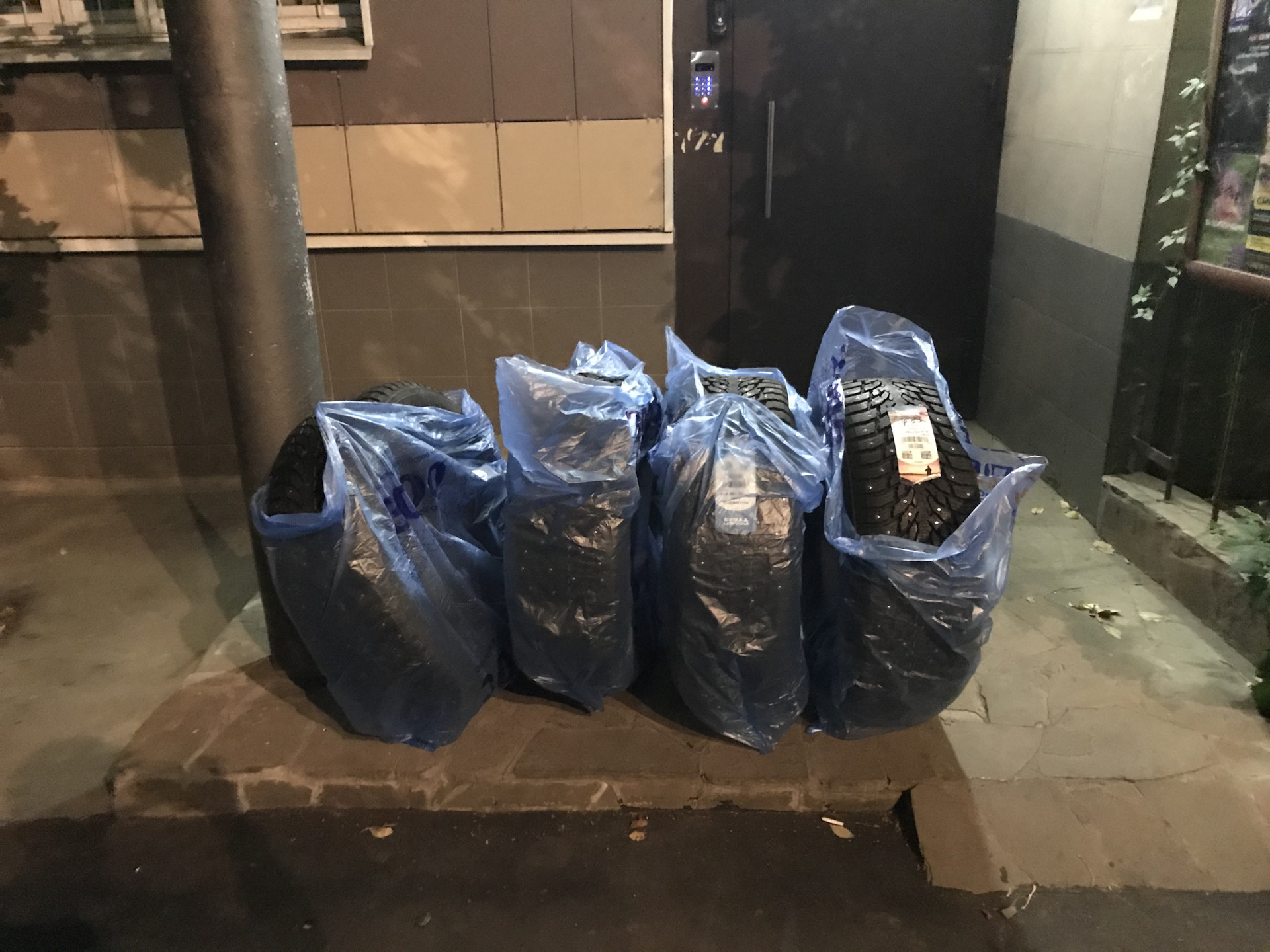 Первые покупки — Chevrolet Tahoe (GMT900), 5,3 л, 2012 года | шины | DRIVE2