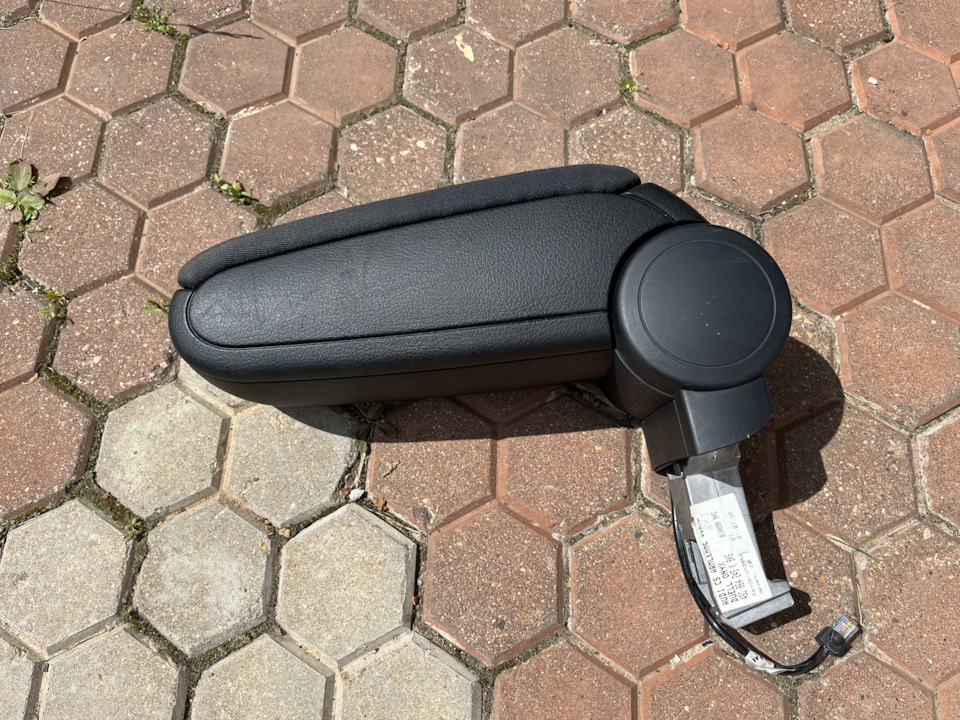 Подлокотник Audi A6 C5 4B на Audi A6 (C5), Audi A6 Avant (C5). Б/у | 3 ...